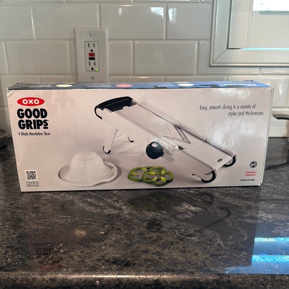Oxo | Kitchen | Oxo Good Grips Vblade Mandoline Slicer White And Black ...